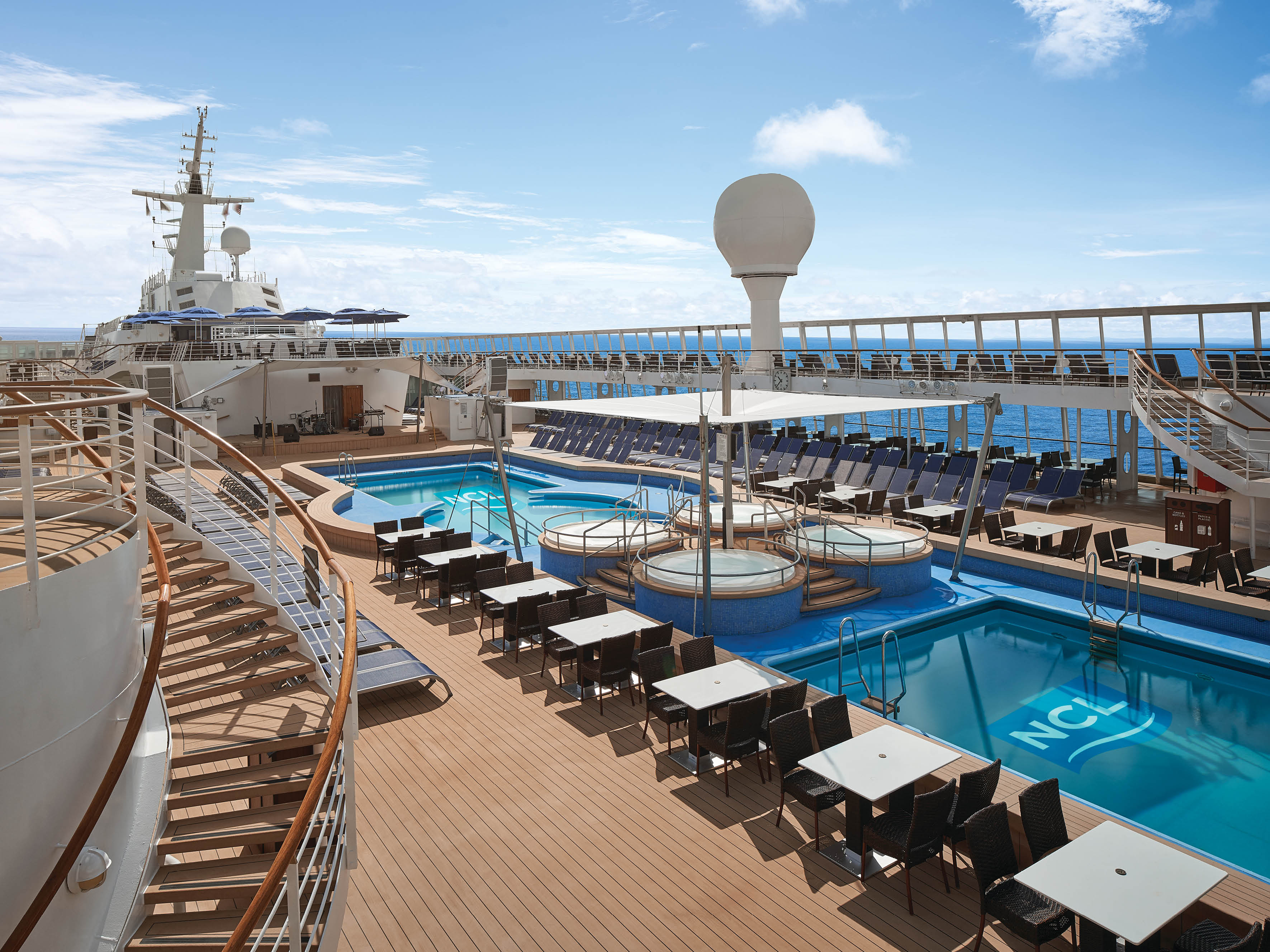 Norwegian Sky - Entretenimiento