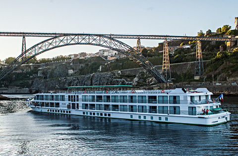 River ship MS Gil Eanes